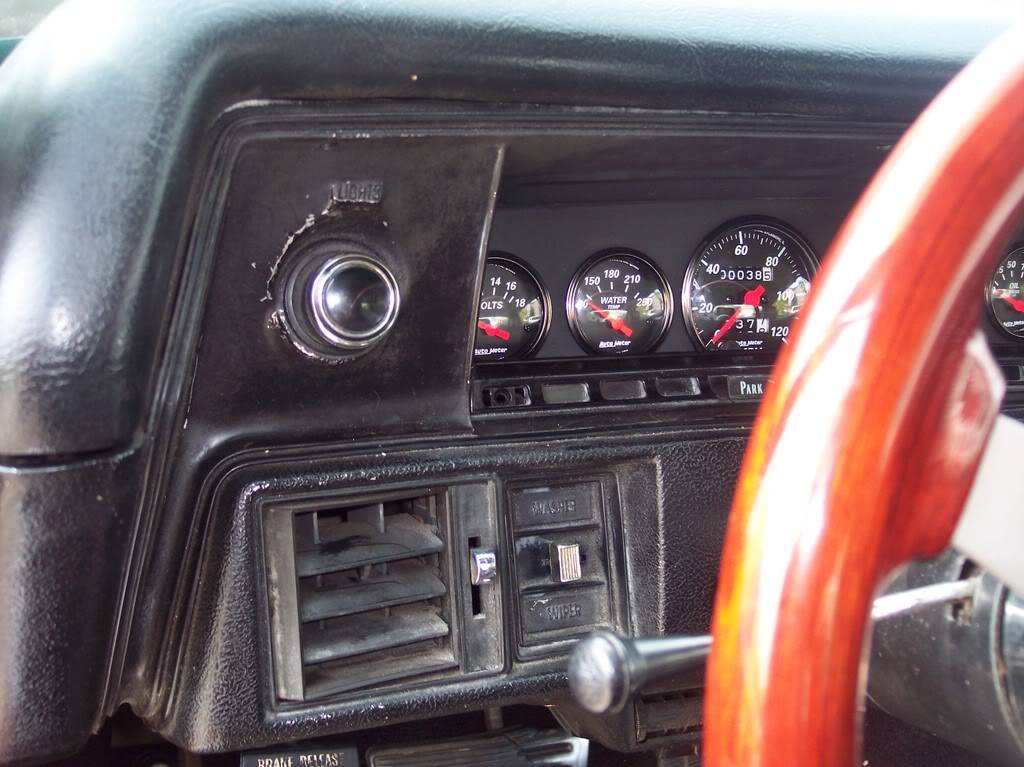 painting my dash panel (70 chevelle). step by step.