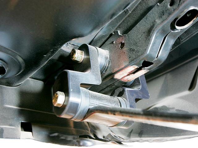 How to install DSE Offset Shackles