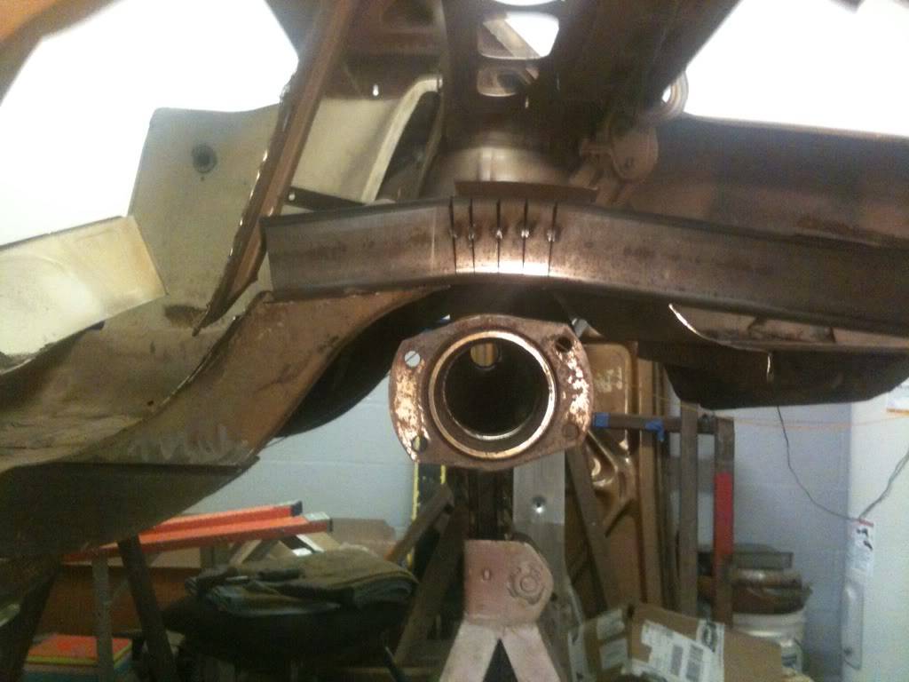 Lateral movement in leaf springs