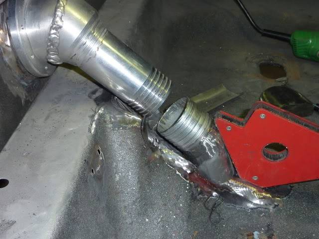 Protecting fuel filler neck from rust
