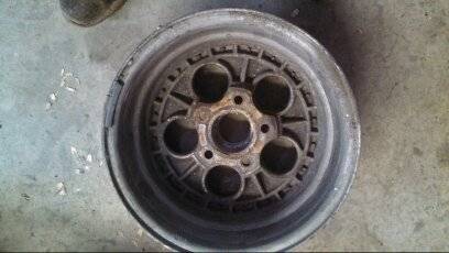 Help identify/find one of these wheels (champ 500 style)