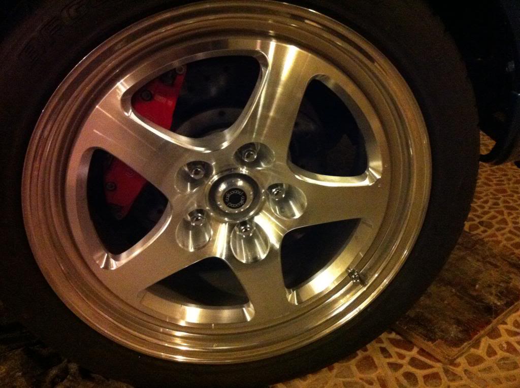 wilwood front wheel hub dust cap and Fikse cemter cap issue
