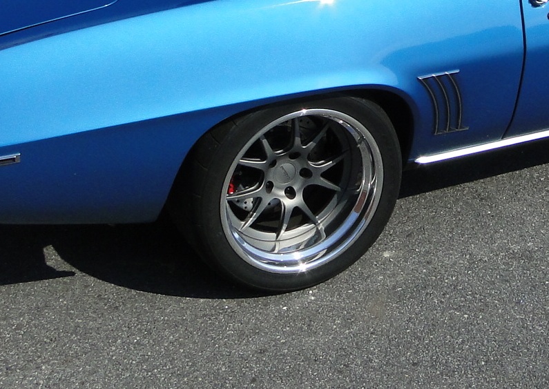 Chris Mozeley's Lemans Blue '69 Camaro on Forgeline GA3 wheels