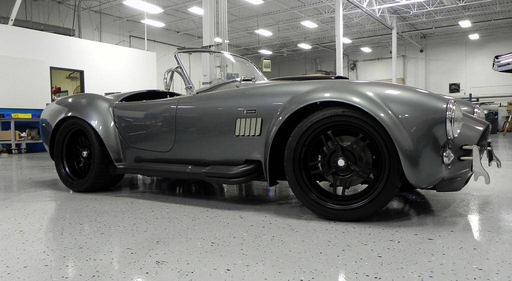Superformance Cobra w/ RAD S5 Centerlocks, FORMULA 43 Wheel