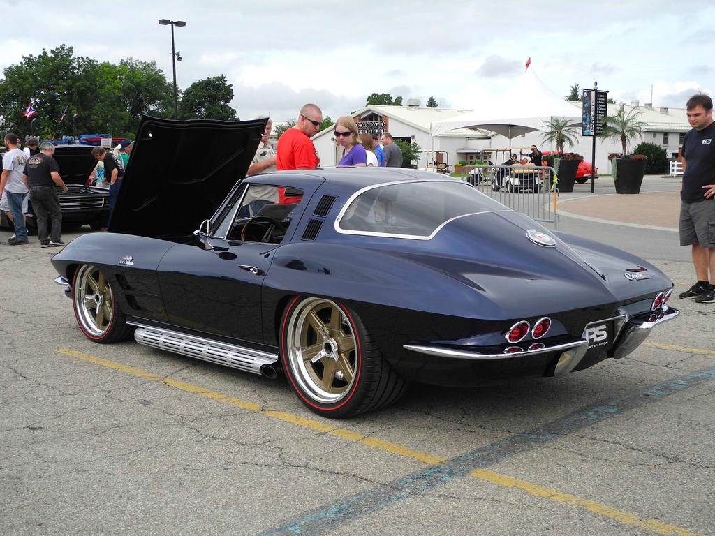 Barry Blomquist's '64 Corvette on Custom One-Off Centerlocking ...