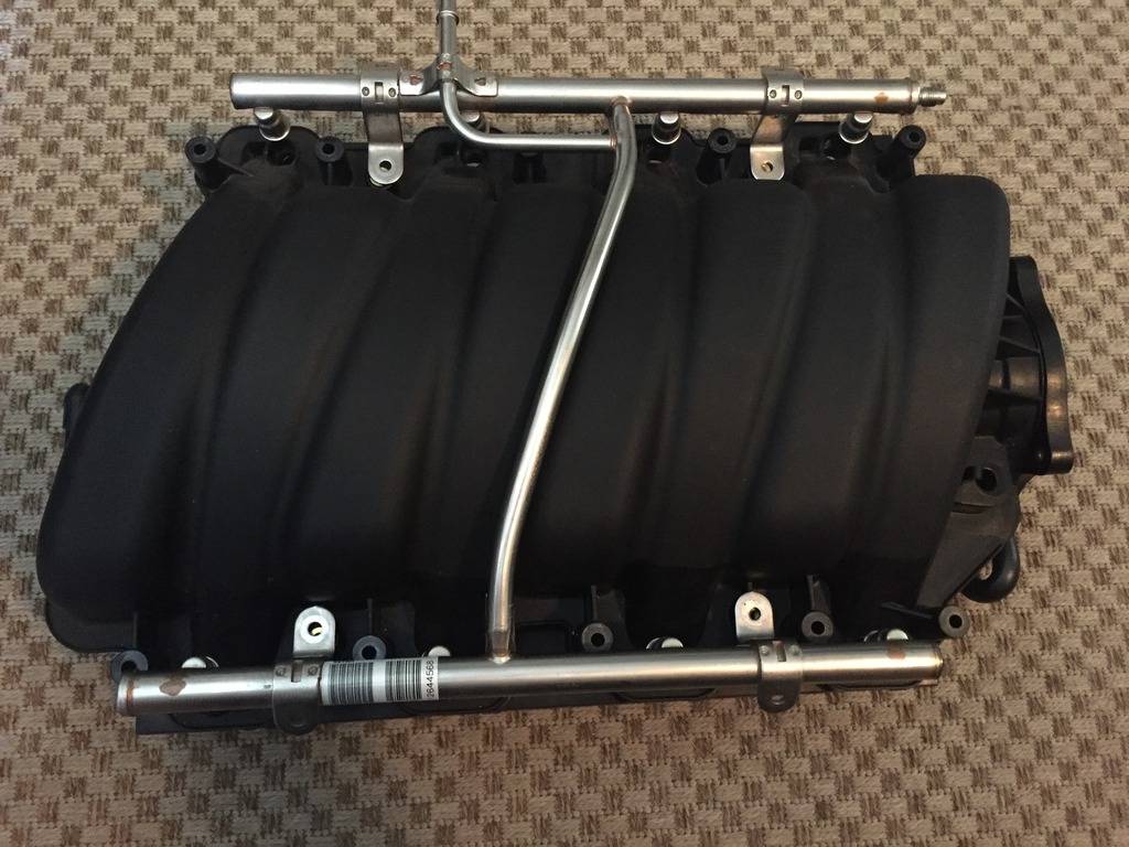 FS Used LS7 stock intake manifold and fuel rails