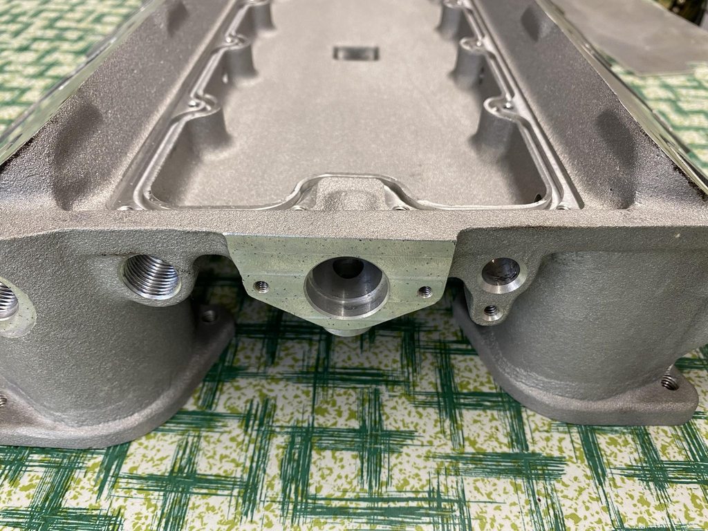 Inglese 8 Stack EFI/Carb Intake for LS3/Rectangle Port Heads