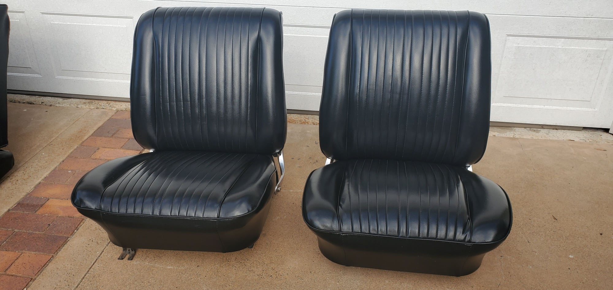 64-67 GM A Body seats (out of a '65 Olds 442)